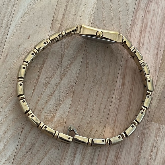 Seiko | Accessories | Seiko Ladies Watch Vintage Gold Tone Bracelet And Rounded Dial | Poshmark